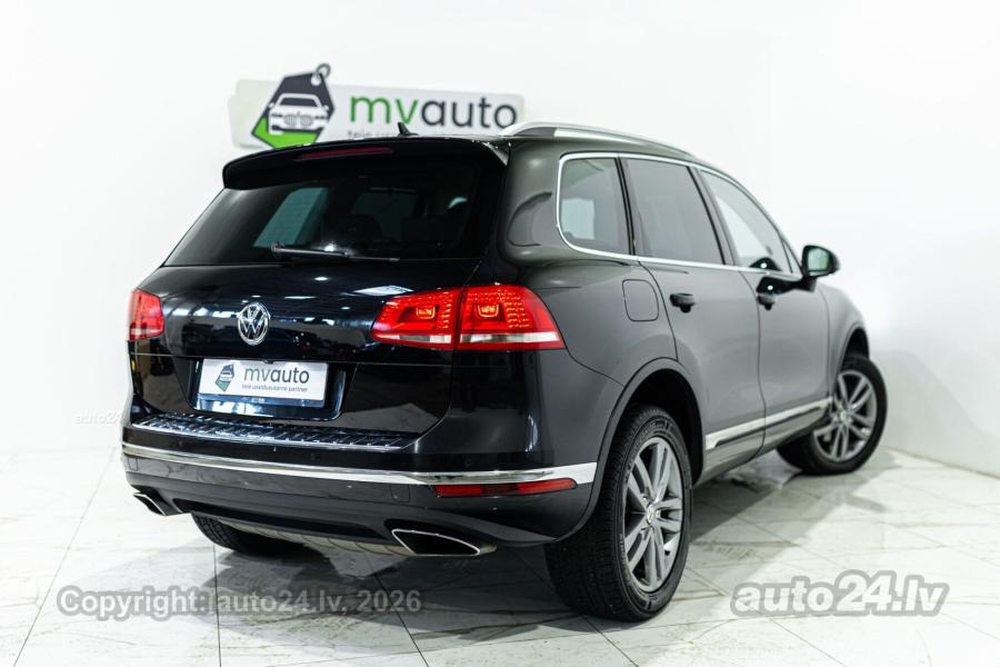 Black Volkswagen Touareg 2016 in Tallinn, with an engine capacity of 3.00 L and mileage of 187 thousand km for 15990 €, photo 9 on AUTOMOTO.COM.LV