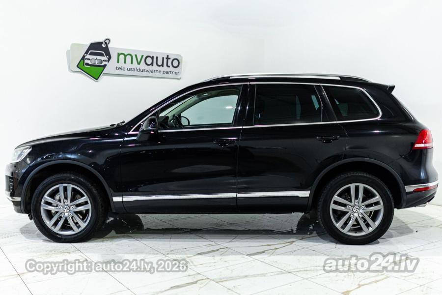 Black Volkswagen Touareg 2016 in Tallinn, with an engine capacity of 3.00 L and mileage of 187 thousand km for 15990 €, photo 10 on AUTOMOTO.COM.LV