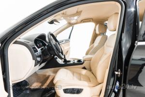 Black Volkswagen Touareg 2016 in Tallinn, with an engine capacity of 3.00 L and mileage of 187 thousand km for 15990 €, photo 13 on AUTOMOTO.COM.LV