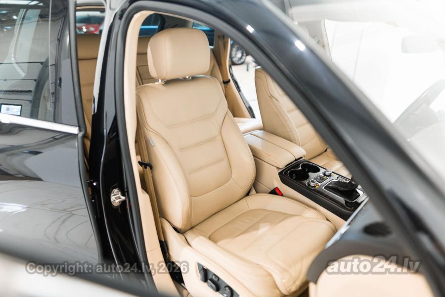 Black Volkswagen Touareg 2016 in Tallinn, with an engine capacity of 3.00 L and mileage of 187 thousand km for 15990 €, photo 17 on AUTOMOTO.COM.LV