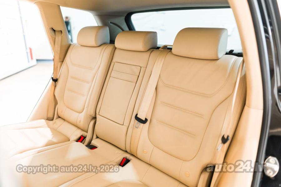 Black Volkswagen Touareg 2016 in Tallinn, with an engine capacity of 3.00 L and mileage of 187 thousand km for 15990 €, photo 19 on AUTOMOTO.COM.LV
