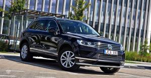 Black Volkswagen Touareg 2016 in Vilnius, with an engine capacity of 2.97 L and mileage of 107 thousand km for 15900 €, photo 3 on AUTOMOTO.COM.LV