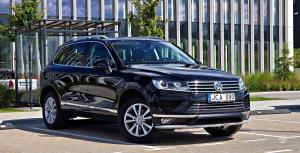 Black Volkswagen Touareg 2016 in Vilnius, with an engine capacity of 2.97 L and mileage of 107 thousand km for 15900 €, photo 4 on AUTOMOTO.COM.LV
