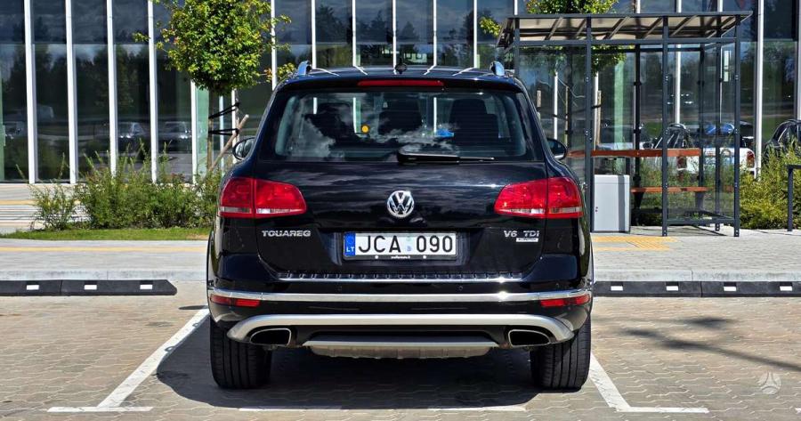 Black Volkswagen Touareg 2016 in Vilnius, with an engine capacity of 2.97 L and mileage of 107 thousand km for 15900 €, photo 8 on AUTOMOTO.COM.LV