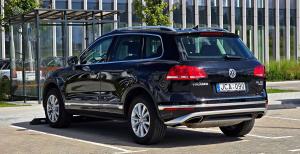 Black Volkswagen Touareg 2016 in Vilnius, with an engine capacity of 2.97 L and mileage of 107 thousand km for 15900 €, photo 9 on AUTOMOTO.COM.LV
