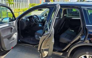 Black Volkswagen Touareg 2016 in Vilnius, with an engine capacity of 2.97 L and mileage of 107 thousand km for 15900 €, photo 12 on AUTOMOTO.COM.LV