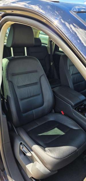Black Volkswagen Touareg 2016 in Vilnius, with an engine capacity of 2.97 L and mileage of 107 thousand km for 15900 €, photo 14 on AUTOMOTO.COM.LV