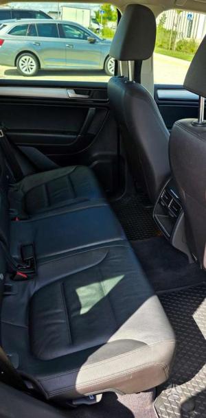 Black Volkswagen Touareg 2016 in Vilnius, with an engine capacity of 2.97 L and mileage of 107 thousand km for 15900 €, photo 16 on AUTOMOTO.COM.LV