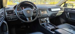 Black Volkswagen Touareg 2016 in Vilnius, with an engine capacity of 2.97 L and mileage of 107 thousand km for 15900 €, photo 17 on AUTOMOTO.COM.LV