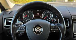 Black Volkswagen Touareg 2016 in Vilnius, with an engine capacity of 2.97 L and mileage of 107 thousand km for 15900 €, photo 20 on AUTOMOTO.COM.LV