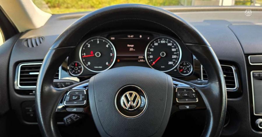 Black Volkswagen Touareg 2016 in Vilnius, with an engine capacity of 2.97 L and mileage of 107 thousand km for 15900 €, photo 20 on AUTOMOTO.COM.LV