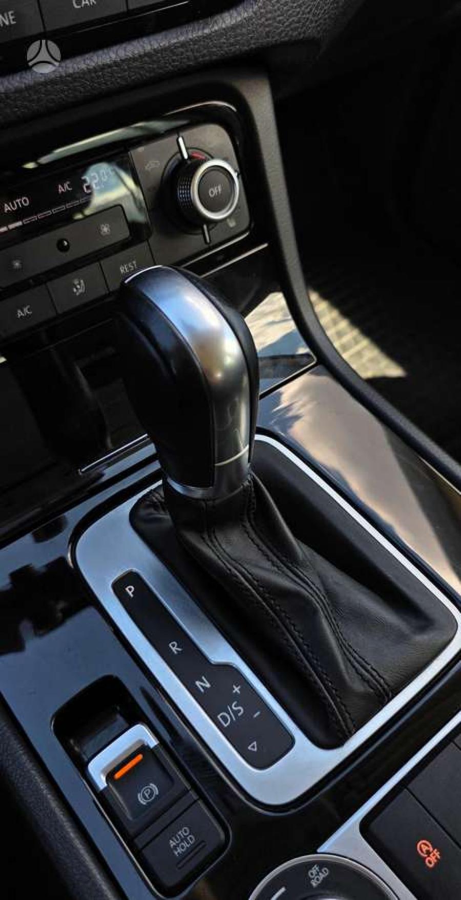 Black Volkswagen Touareg 2016 in Vilnius, with an engine capacity of 2.97 L and mileage of 107 thousand km for 15900 €, photo 22 on AUTOMOTO.COM.LV