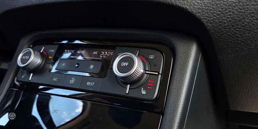 Black Volkswagen Touareg 2016 in Vilnius, with an engine capacity of 2.97 L and mileage of 107 thousand km for 15900 €, photo 25 on AUTOMOTO.COM.LV