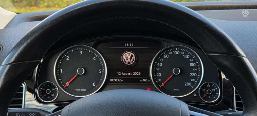 Black Volkswagen Touareg 2016 in Vilnius, with an engine capacity of 2.97 L and mileage of 107 thousand km for 15900 €, photo 38 on AUTOMOTO.COM.LV