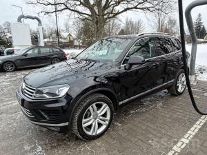 Melns Volkswagen Touareg 2017 Rīga, ar dzinēja tilpumu 3.00 L un nobraukumu 180 tūkst. km par 23000 €, foto  vietnē AUTOMOTO.COM.LV
