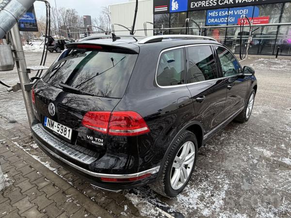 Black Volkswagen Touareg 2017 in Riga, with an engine capacity of 3.00 L and mileage of 180 thousand km for 23000 €, photo 2 on AUTOMOTO.COM.LV