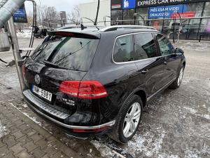 Black Volkswagen Touareg 2017 in Riga, with an engine capacity of 3.00 L and mileage of 180 thousand km for 23000 €, photo 2 on AUTOMOTO.COM.LV