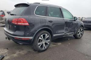Black Volkswagen Touareg 2017 in Vilnius, with an engine capacity of 3.00 L and mileage of 121 thousand km for 14500 €, photo 3 on AUTOMOTO.COM.LV
