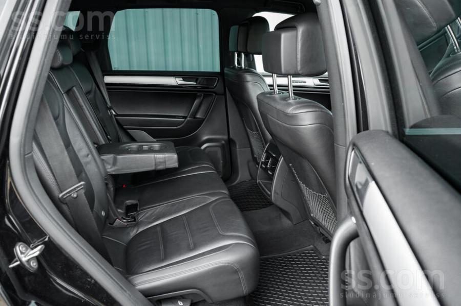 Melns Volkswagen Touareg 2017 Ogre, ar dzinēja tilpumu 3.00 L un nobraukumu 310 tūkst. km par 15800 €, foto 9 vietnē AUTOMOTO.COM.LV