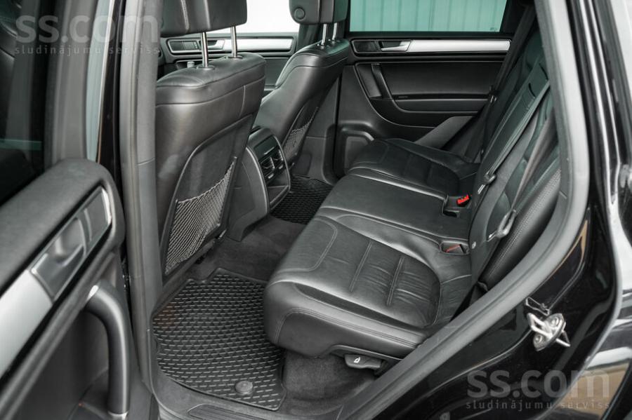 Melns Volkswagen Touareg 2017 Ogre, ar dzinēja tilpumu 3.00 L un nobraukumu 310 tūkst. km par 15800 €, foto 11 vietnē AUTOMOTO.COM.LV