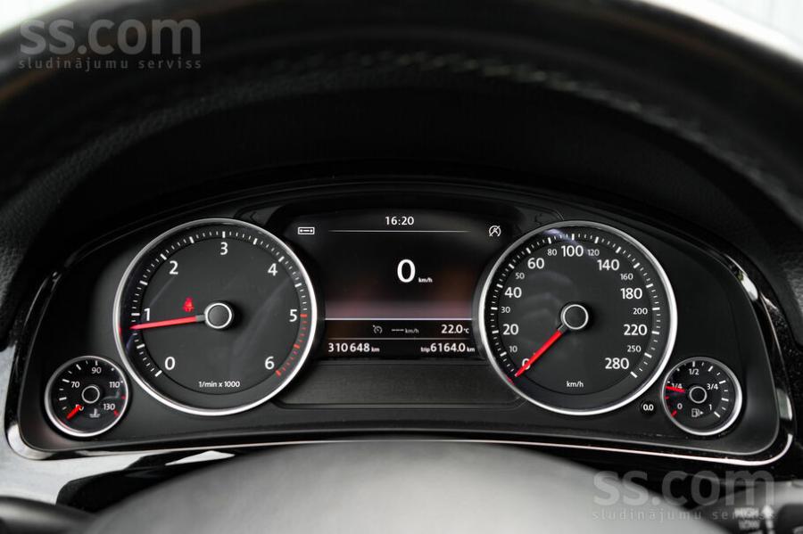 Melns Volkswagen Touareg 2017 Ogre, ar dzinēja tilpumu 3.00 L un nobraukumu 310 tūkst. km par 15800 €, foto 12 vietnē AUTOMOTO.COM.LV