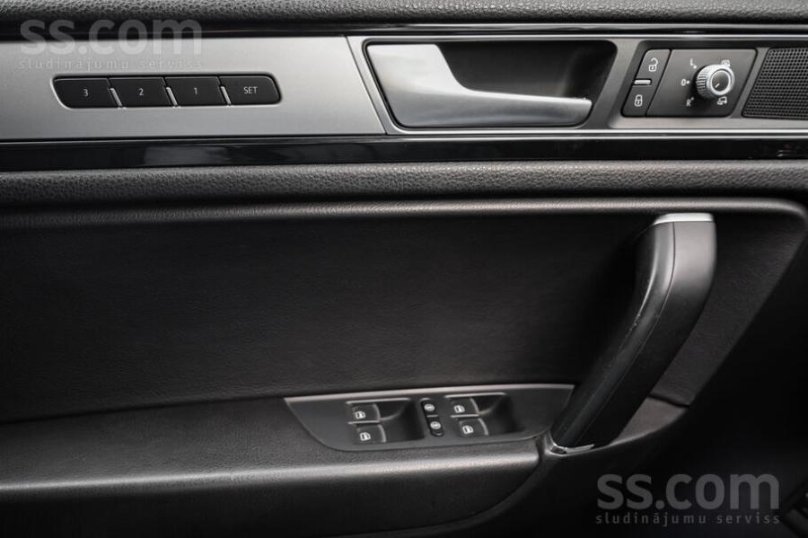 Melns Volkswagen Touareg 2017 Ogre, ar dzinēja tilpumu 3.00 L un nobraukumu 310 tūkst. km par 15800 €, foto 18 vietnē AUTOMOTO.COM.LV