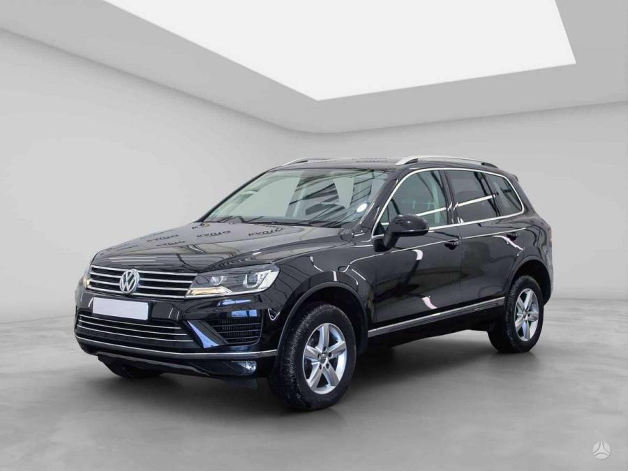 Black Volkswagen Touareg 2017 in Kaunas, with an engine capacity of 3.00 L and mileage of 311 thousand km for 18390 €, photo 1 on AUTOMOTO.COM.LV