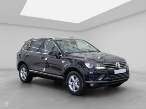 Black Volkswagen Touareg 2017 in Kaunas, with an engine capacity of 3.00 L and mileage of 311 thousand km for 18390 €, photo 5 on AUTOMOTO.COM.LV