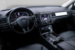 Black Volkswagen Touareg 2017 in Kaunas, with an engine capacity of 3.00 L and mileage of 311 thousand km for 18390 €, photo 8 on AUTOMOTO.COM.LV
