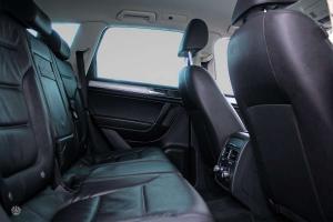 Black Volkswagen Touareg 2017 in Kaunas, with an engine capacity of 3.00 L and mileage of 311 thousand km for 18390 €, photo 11 on AUTOMOTO.COM.LV