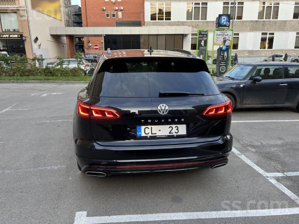 Melns Volkswagen Touareg 2018 Rīga, ar dzinēja tilpumu 3.00 L un nobraukumu 146 tūkst. km par 40000 €, foto 4 vietnē AUTOMOTO.COM.LV