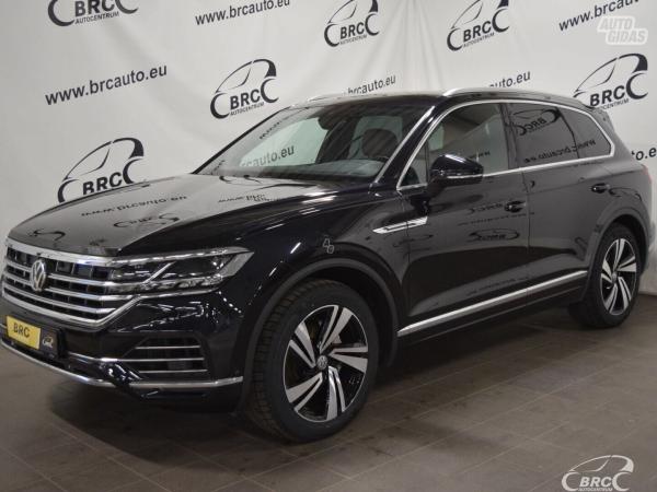 Black Volkswagen Touareg 2018 in Riga, with an engine capacity of 3.00 L and mileage of 178 thousand km for 32900 €, photo 1 on AUTOMOTO.COM.LV