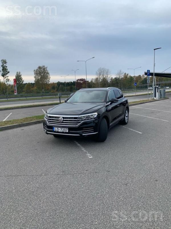 Melns Volkswagen Touareg 2018 Liepāja, ar dzinēja tilpumu 3.00 L un nobraukumu 142 tūkst. km par 32800 €, foto 3 vietnē AUTOMOTO.COM.LV