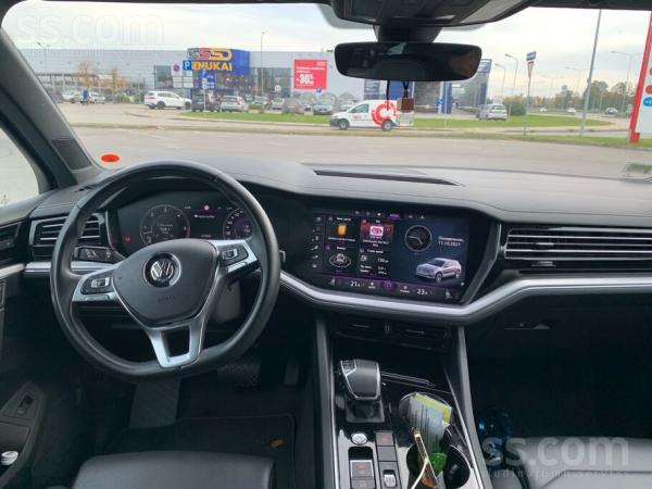 Melns Volkswagen Touareg 2018 Liepāja, ar dzinēja tilpumu 3.00 L un nobraukumu 142 tūkst. km par 32800 €, foto 6 vietnē AUTOMOTO.COM.LV