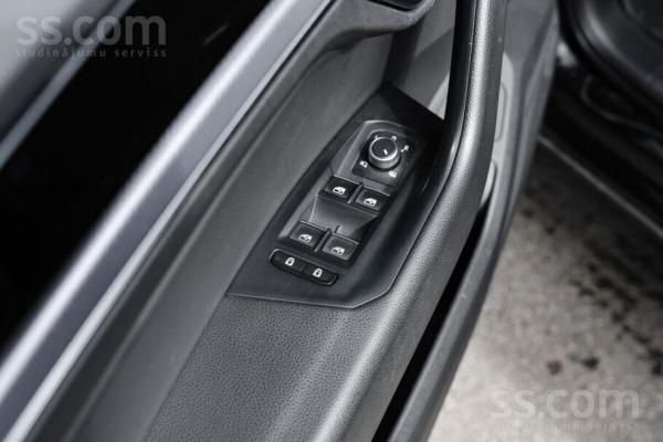 Black Volkswagen Touareg 2018 in Riga, with an engine capacity of 3.00 L and mileage of 133 thousand km for 34700 €, photo 9 on AUTOMOTO.COM.LV