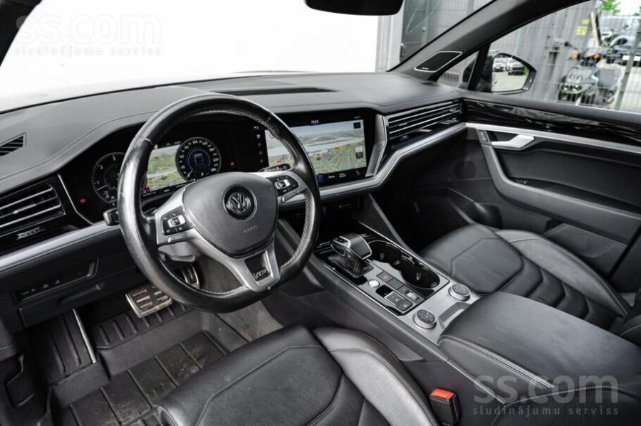 Melns Volkswagen Touareg 2018 Rīga, ar dzinēja tilpumu 3.00 L un nobraukumu 133 tūkst. km par 34700 €, foto 28 vietnē AUTOMOTO.COM.LV