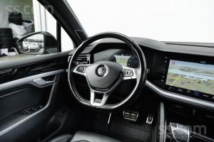 Melns Volkswagen Touareg 2018 Rīga, ar dzinēja tilpumu 3.00 L un nobraukumu 133 tūkst. km par 34700 €, foto 29 vietnē AUTOMOTO.COM.LV