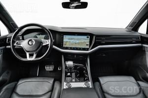 Melns Volkswagen Touareg 2018 Rīga, ar dzinēja tilpumu 3.00 L un nobraukumu 133 tūkst. km par 34700 €, foto 31 vietnē AUTOMOTO.COM.LV