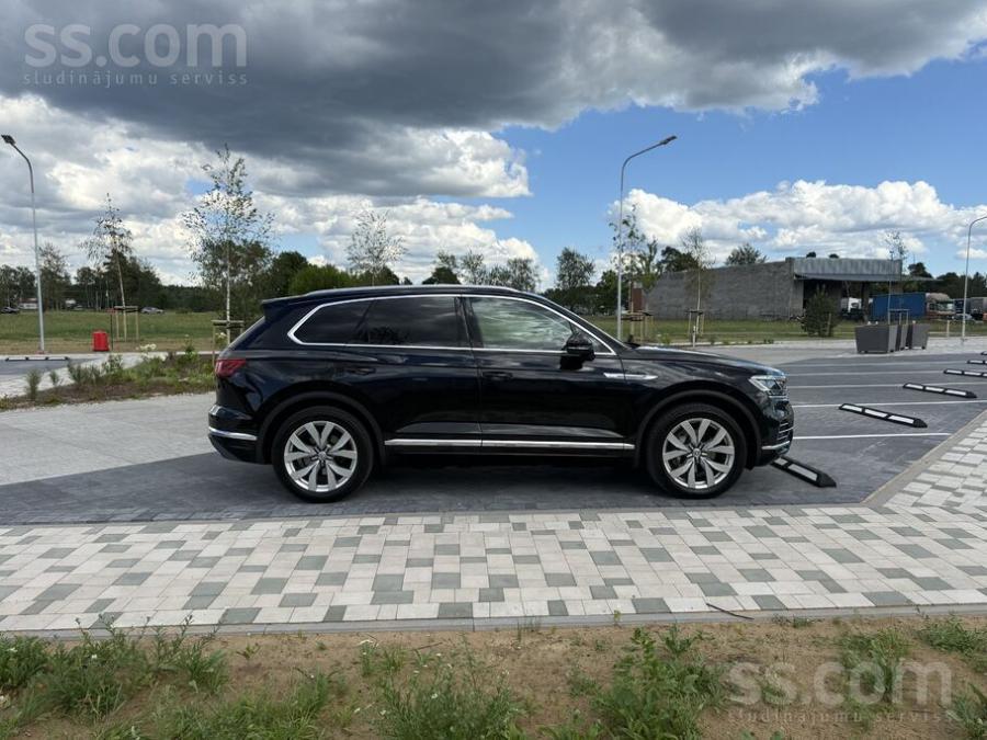 Melns Volkswagen Touareg 2018 Rīga, ar dzinēja tilpumu 3.00 L un nobraukumu 225 tūkst. km par 34999 €, foto 6 vietnē AUTOMOTO.COM.LV