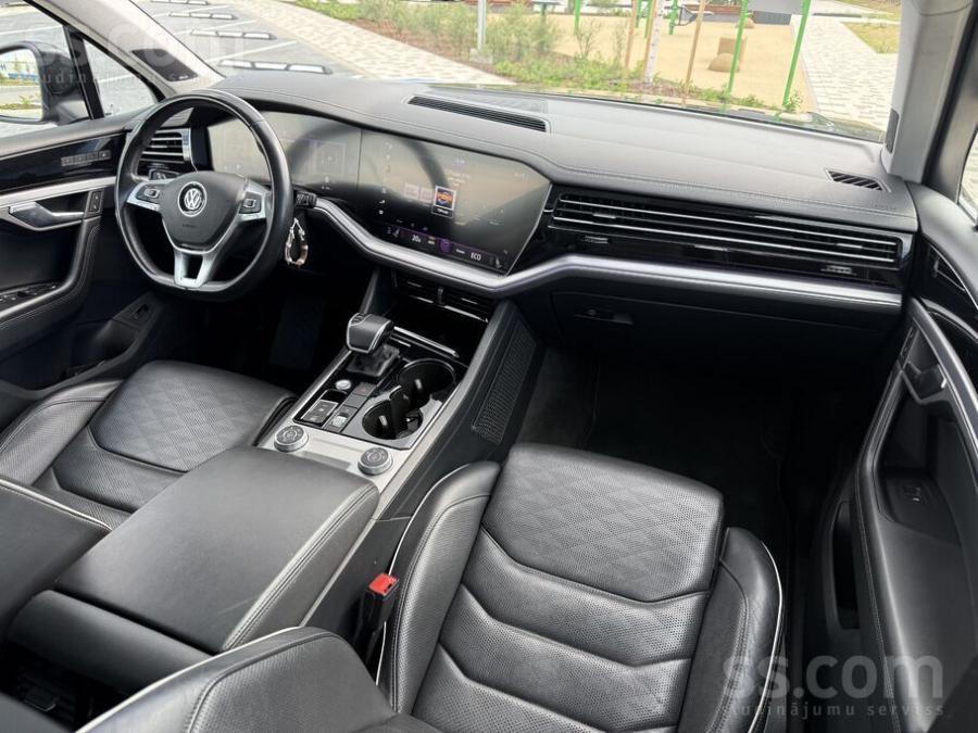 Melns Volkswagen Touareg 2018 Rīga, ar dzinēja tilpumu 3.00 L un nobraukumu 225 tūkst. km par 34999 €, foto 12 vietnē AUTOMOTO.COM.LV