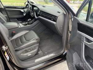 Melns Volkswagen Touareg 2018 Rīga, ar dzinēja tilpumu 3.00 L un nobraukumu 225 tūkst. km par 34999 €, foto 16 vietnē AUTOMOTO.COM.LV