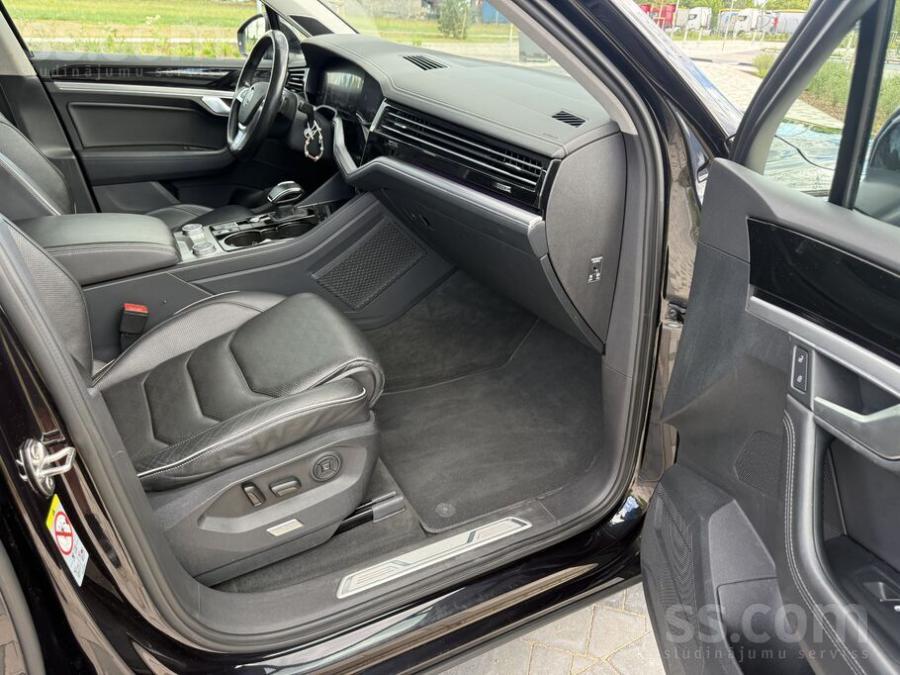 Melns Volkswagen Touareg 2018 Rīga, ar dzinēja tilpumu 3.00 L un nobraukumu 225 tūkst. km par 34999 €, foto 16 vietnē AUTOMOTO.COM.LV