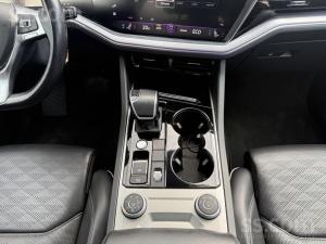 Melns Volkswagen Touareg 2018 Rīga, ar dzinēja tilpumu 3.00 L un nobraukumu 225 tūkst. km par 34999 €, foto 18 vietnē AUTOMOTO.COM.LV