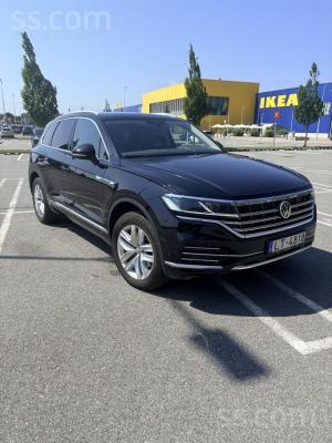 Black Volkswagen Touareg 2018 in Riga, with an engine capacity of 3.00 L and mileage of 137 thousand km for 30500 €, photo  on AUTOMOTO.COM.LV
