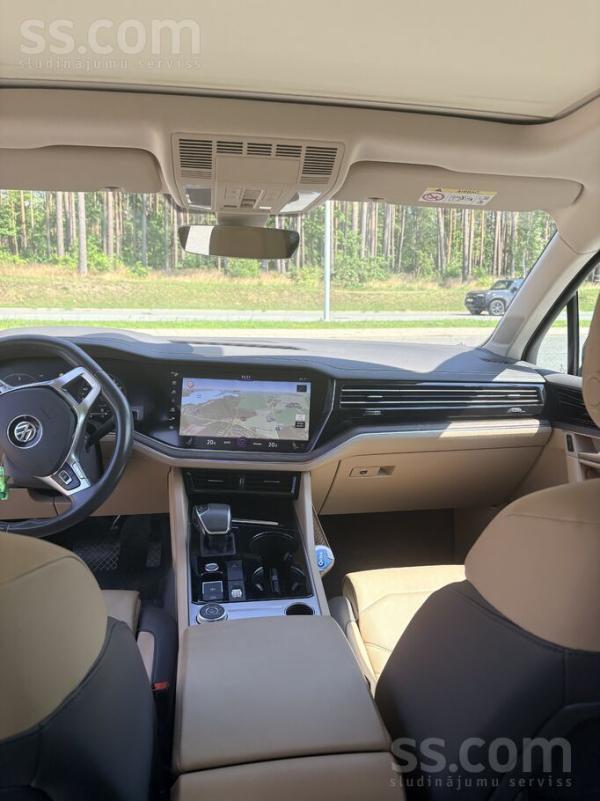 Black Volkswagen Touareg 2018 in Riga, with an engine capacity of 3.00 L and mileage of 137 thousand km for 30500 €, photo 10 on AUTOMOTO.COM.LV