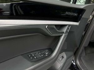 Black Volkswagen Touareg 2018 in Vilnius, with an engine capacity of 3.00 L and mileage of 172 thousand km for 32500 €, photo 22 on AUTOMOTO.COM.LV