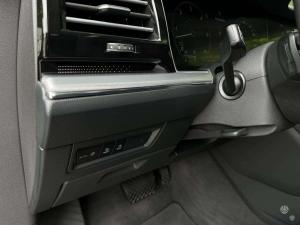 Black Volkswagen Touareg 2018 in Vilnius, with an engine capacity of 3.00 L and mileage of 172 thousand km for 32500 €, photo 23 on AUTOMOTO.COM.LV