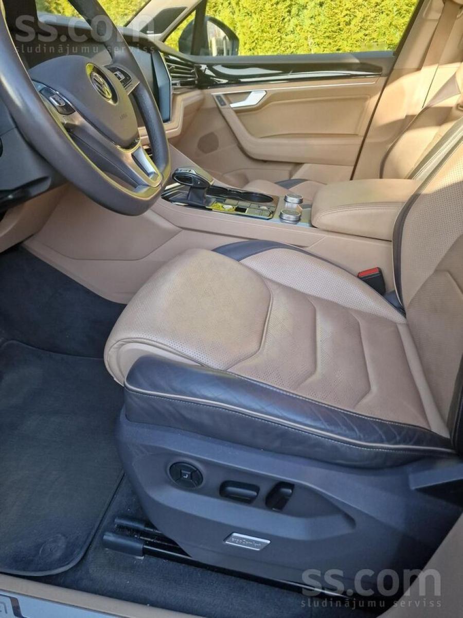 Melns Volkswagen Touareg 2018 Jūrmala, ar dzinēja tilpumu 3.00 L un nobraukumu 131 tūkst. km par 31000 €, foto 7 vietnē AUTOMOTO.COM.LV
