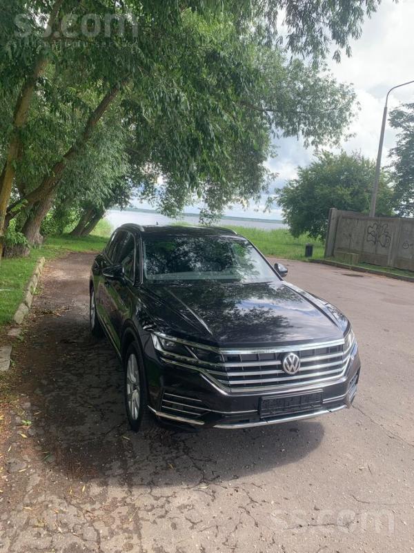 Black Volkswagen Touareg 2018 in Riga, with an engine capacity of 3.00 L and mileage of 144 thousand km for 30500 €, photo 1 on AUTOMOTO.COM.LV