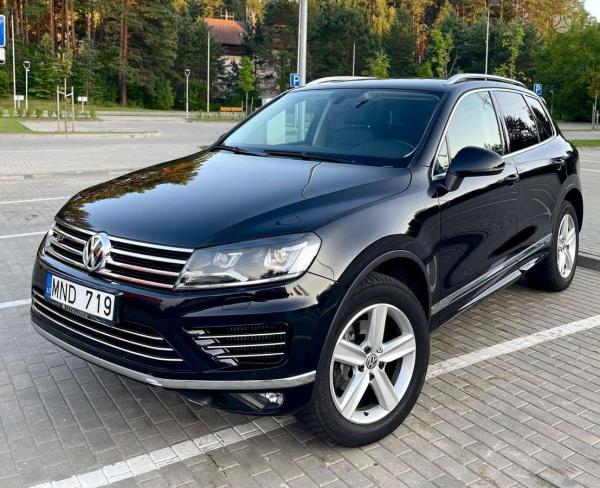 Melns Volkswagen Touareg 2018 Viļņa, ar dzinēja tilpumu 2.97 L un nobraukumu 269 tūkst. km par 14000 €, foto 1 vietnē AUTOMOTO.COM.LV
